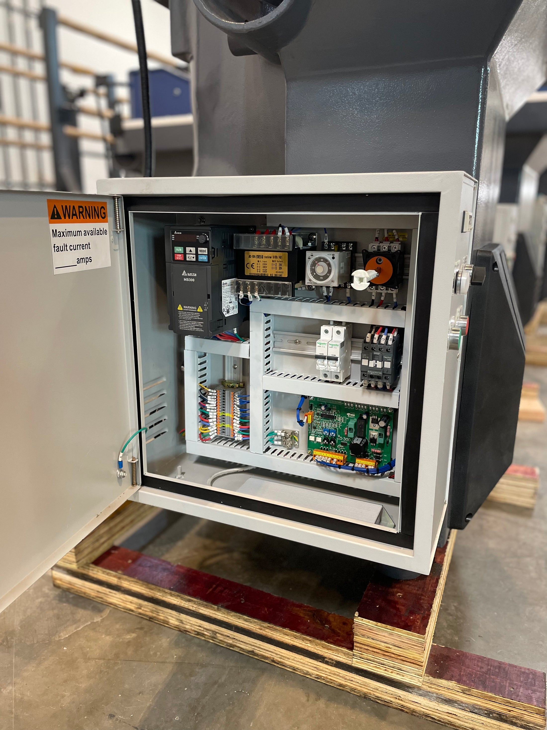 Swing Arm Clicker Presses – HAMMERHEAD INDUSTRIAL